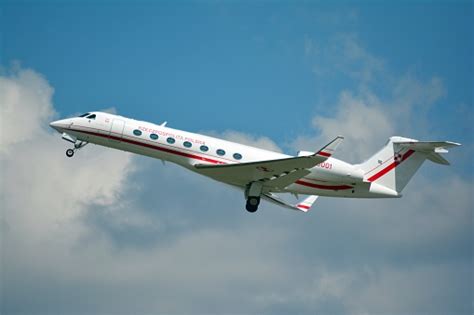 비행기 걸프 스트림 G550 폴란드바르샤바 쇼팽 공항에서 이륙 하는 공군 걸프스트림 G550에 대한 스톡 사진 및 기타 이미지 걸프스트림 G550 공항 관광 Istock
