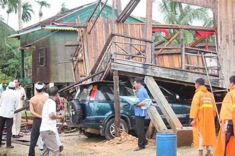 ផ្ទះពលរដ្ឋ៨ខ្នង ក្នុងស្រុកព្រៃនប់ ខេត្តព្រះសីហនុ រងខូចខាត ដោយខ្យល់កន្ត្រាក់ សុីសុីថាមស៍
