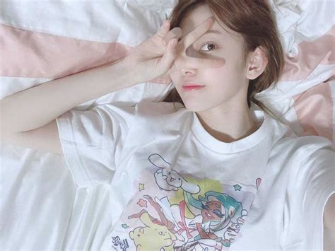 Sakura Pics On Twitter Iz One Sakura Sakura T Shirts For Women