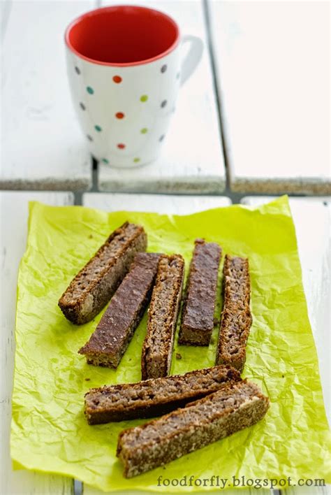 стръкче Кокосов сладкиш с орехи овесени ядки и сини сливи