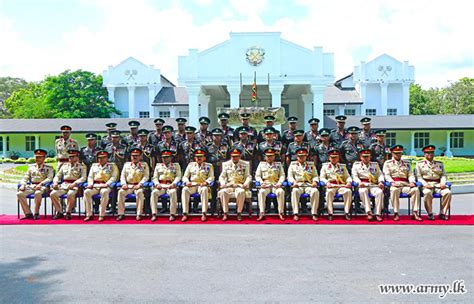 විශ්‍රාම දිවියට පා තබන ගජබා රෙජිමේන්තුවේ ජ්‍යෙෂ්ඨ නිලධාරින්ට එම රෙජිමේන්තුවේ ගෞරවාචාරය Sri