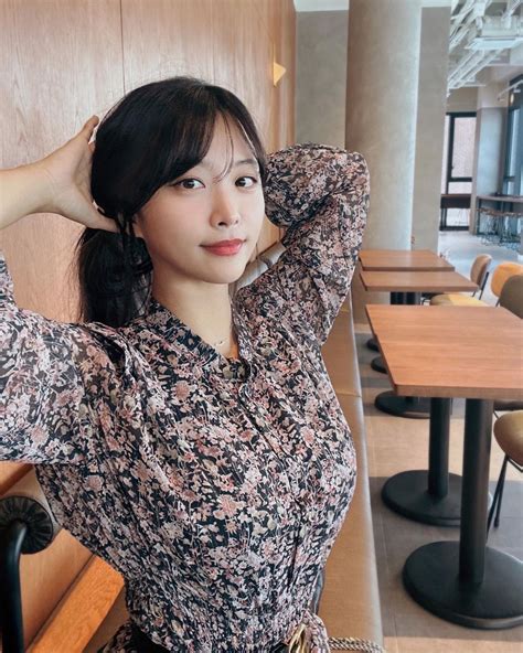 Tying Her Hair Back R Prettyasiangirls