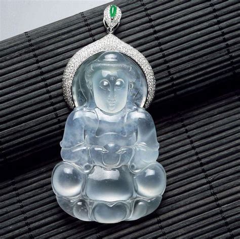 翡翠雕工有什么讲究 翡翠雕工的讲究 冰种玻璃种翡翠手镯挂件A货 翡翠原石种水等级划分鉴定价格多少钱国翠世家珠宝