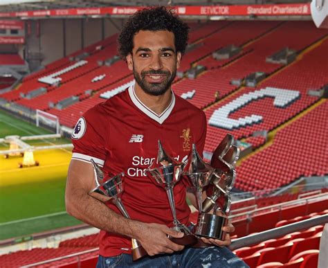 محمد صلاح يحتفل بحصد الجوائز مع ليفربول على تويتر اليوم السابع