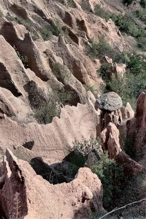 Pirâmides De Stob Mosteiro De Rila E Gruta De São Ivan Rilski A Partir