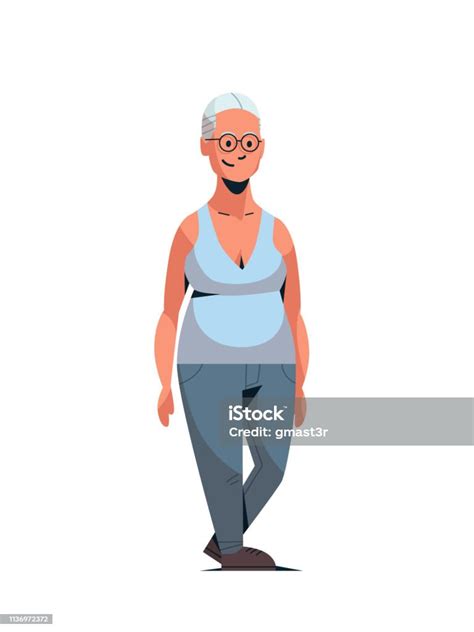행복 한 노인 여성 웃는 캐주얼 레이디 서 포즈 여성 만화 캐릭터 전체 길이 평면 흰색 배경 수직 개념에 대한 스톡 벡터 아트 및 기타 이미지 Istock