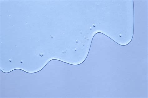 화장품 세럼 젤 뷰티 드롭 블루 배경에 거품 질감을 가진 스킨케어 뷰티 제품 방울에 대한 스톡 사진 및 기타 이미지 방울
