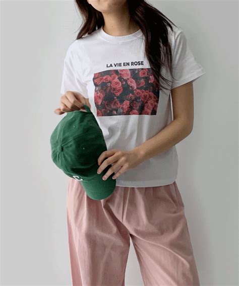 러블리 로즈비 장미 프린팅 반팔 티셔츠 봄 여름 심플 라운드넥 여성 반소매 반팔티 레터링 청순 데일리룩 기본템 레이어드