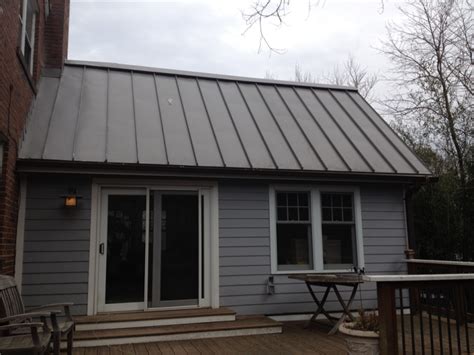 Houses With Charcoal Gray Metal Roofs The Perfect Blend Of Style And