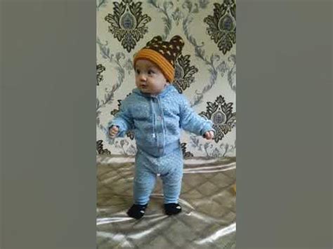 6 месячный ребенок долго стоит - YouTube