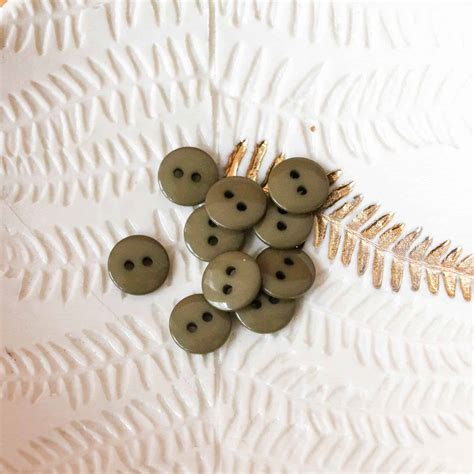 Shiny Flat Button Kaki Lise Tailor