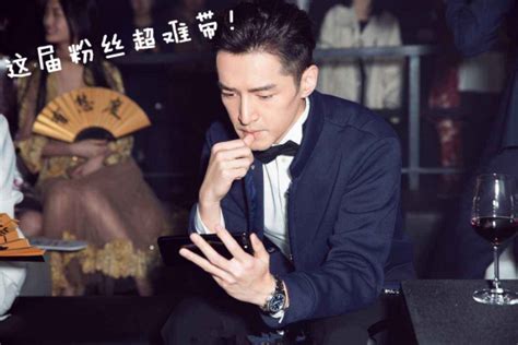 胡歌回应自拍热搜（胡歌晒半脸自拍回应“香水热搜”，和粉丝搞笑互动！） 说明书网
