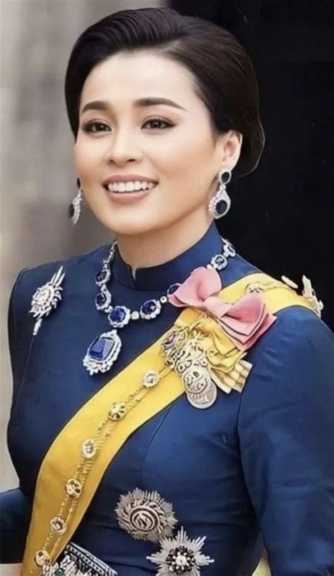 ทรงร่วมพระราชพิธีบรมราชาภิเษกของสมเด็จพระเจ้าชาร์ลส์ที่ 3 ท่าโพสนางแบบ นางแบบ ผู้หญิง