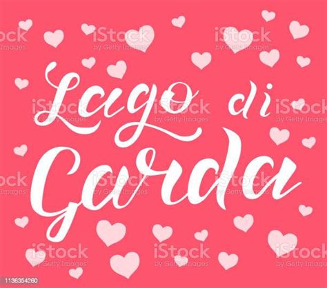 손으로 그린 흰색 레터링 텍스트 라고 디가 르다 하트와 분홍색 배경에 이탈리아의 호수 현대 서 예 벡터 일러스트입니다 로고 여행 지도 카탈로그 웹 사이트 포스터 블로그 및