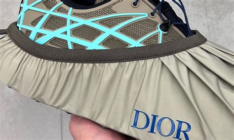 Кроссовки Dior B31 будут выпускаться с защитными чехлами | Dior, All ...