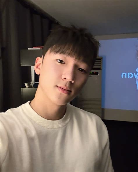 작가 송인창 얄밉다 너 Instagram