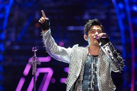 周杰倫2018初登場，滿滿能量引爆新加坡「地表最強2」！演唱會升級版盡善盡美，追加2000萬台幣，一新歌迷耳目！ Almond Magazine