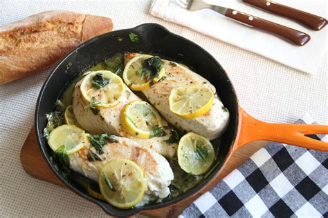 Jugosas Pechugas De Pollo Con Limón Y Hierbas Aromáticas Receta Ligera