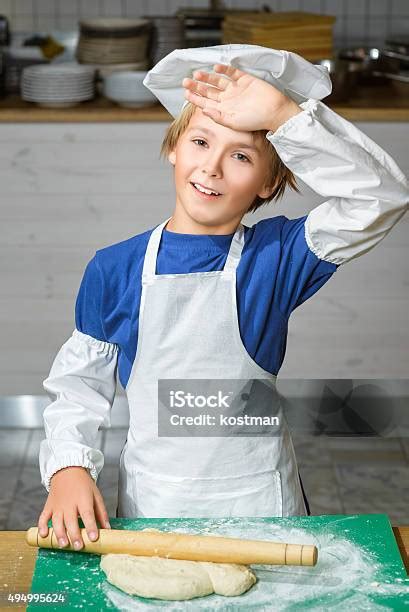 퍼니 행복함 셰프리 남자아이 요리요 레스토랑 주방 및 롤 2015년에 대한 스톡 사진 및 기타 이미지 2015년 가족 감정 Istock