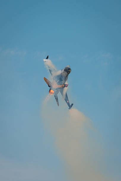 F 16 파이팅 팰콘 이미지 스톡 사진 및 일러스트 Istock