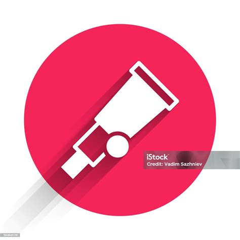 긴 그림자 배경으로 격리 된 흰색 망원경 아이콘 과학 도구 교육 및 천문학 요소 스파이 글래스 및 연구 별 빨간색 원 버튼입니다 벡터 Planetarium