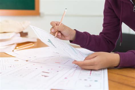 스마트폰 이나 모바일 레이아웃 개발에 사용자 경험 Ux 웹을 만드는 아시아 스타트업 디자이너 기술 에서 장치를 위한 웹에 종이 프로토 타입 프레임 워크 생산에 Ui 응용