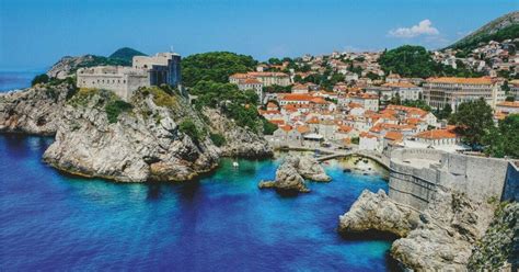 How To Avoid Roaming Charges And Still Get Internet While Traveling