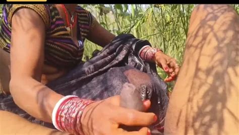 Makan Malik Ne Apne Malkin Wife Ghar Se Jungal Me Chod Rahe The Tab Naukar Madharchod Ne Video