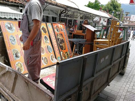 Започна акција за отстранување на нелегално поставена урбана опрема • Webohrid