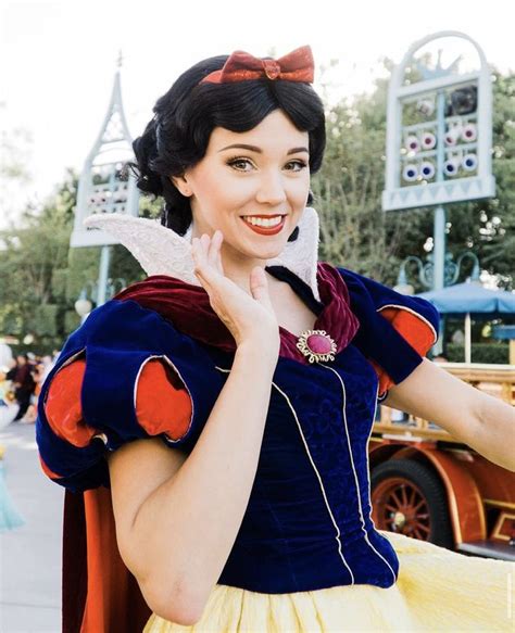 Snow White Disney World Snow White Disney Disney Face Characters