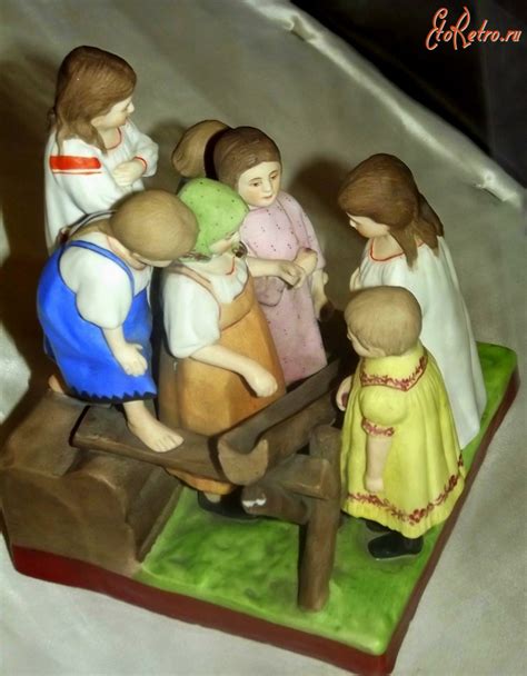 Дети катающие пасхальные яйца Разное Предметы быта ЭтоРетро Ru старые фото городов