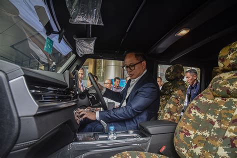 Pt Pindad Persero Menteri Wamen Bumn Tinjau Maung Mv Pindad Di Kementerian Bumn Dorong