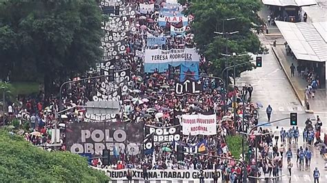 Caos En El Centro Porteño Una Protesta Y Un Accidente De Tránsito