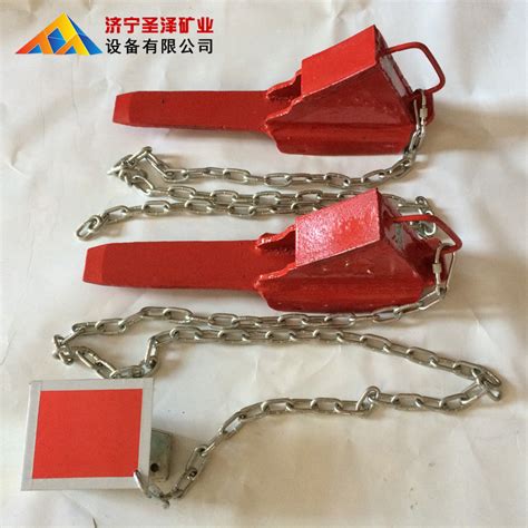 铁路用三防防溜铁鞋 50轨60轨用自锁式防滑防盗铁鞋 产品关键词 防溜铁鞋多少钱 铁路自锁铁鞋 铁路铁鞋价格 防滑铁鞋 防溜铁路 铁路溜铁鞋