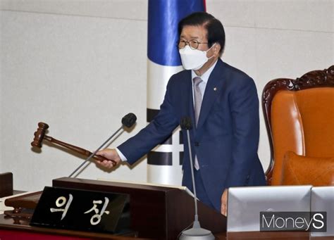 머니s포토 경제분야 대정부 질문 개회 알리는 박병석 의장 머니s