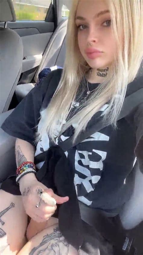 Who Is This Inked Blonde Tgirl Shemale Porn 1 Reply 1579559 ›