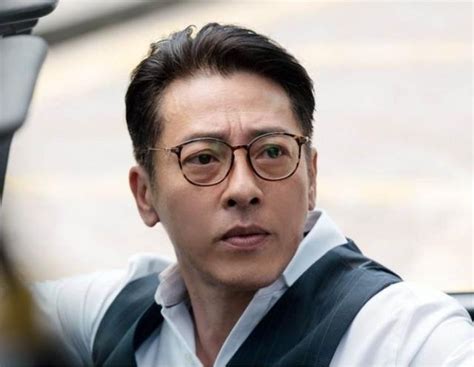 香港戴眼镜的老男演员 图库 五毛网