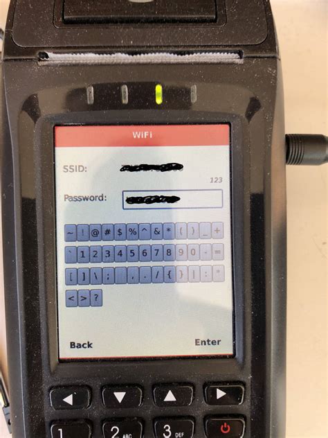 C How Is This Qt Application Resizing The Buttons To Fit Stack Overflow