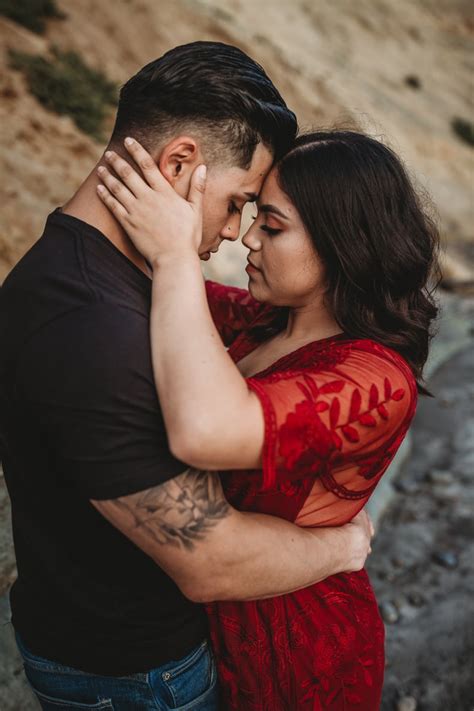This Couple Met Right Before Taking These Sexy Beach Photos Ps Love