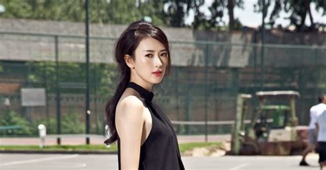 China Entertainment News Street Shots Of Tong Yao