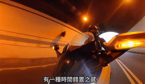 （騎重機上國道片）騎重機上國道嗆「抱歉收不到罰單」 國道警方：疑舊影片但明顯違規「將嚴正執法」