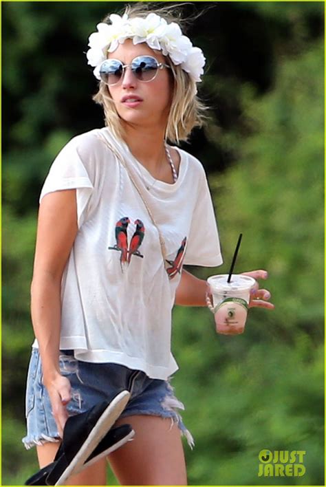 Emma Roberts Starts Off Bikini Clad Hawaiian Vacation With Fiance Evan Peters Photo