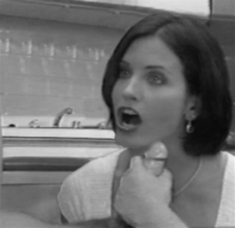 Post Courteney Cox Fakes Friends Monica Geller