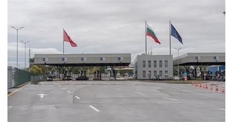 Контрабандни цигари парфюми и дрехи спипаха на ГКПП Капитан Андреево