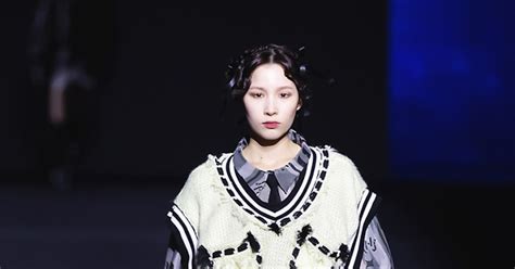 Bnt포토 모델 리아 오늘은 휴닝 카이의 누나가 아니라 모델로 런웨이에 올랐어요