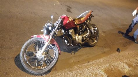 Un Motociclista Sufre Múltiples Fracturas Tras Chocar Contra Un Poste