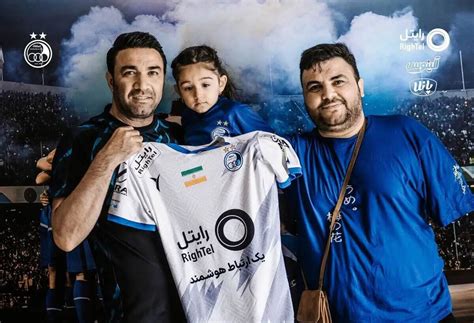 دختر آبی‌پوش در آغوش نکونام؛ مهمانان ویژه تمرین استقلال عکس اطلاعات