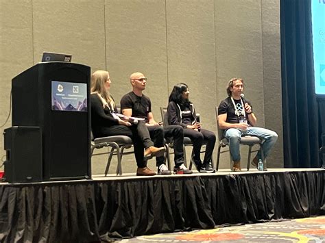 bridging postgresql and kubernetes unleashing future database workloads