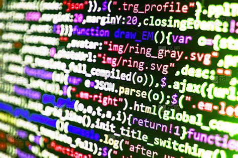 软件开发人员编程代码在计算机上