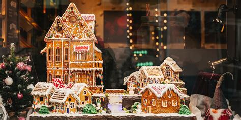 5 самых красивых пряничных домиков от московских кондитеров Сити
